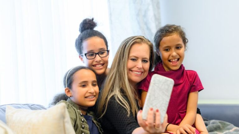 Communication App for Kids: Why JusTalk Kids Outshines FaceTime