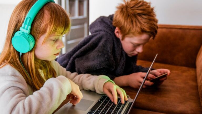 JusTalk Kids - Safe Video Chat and Messaging App for Children